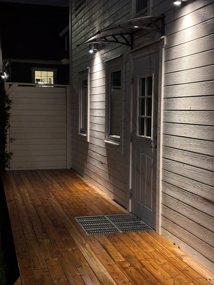 Nybyggt Modernt Gästhus I Lugnt Villaområde - Haninge