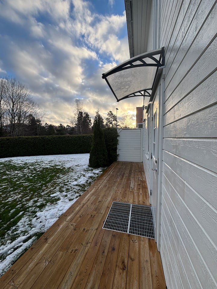 Nybyggt Modernt Gästhus I Lugnt Villaområde - Huddinge