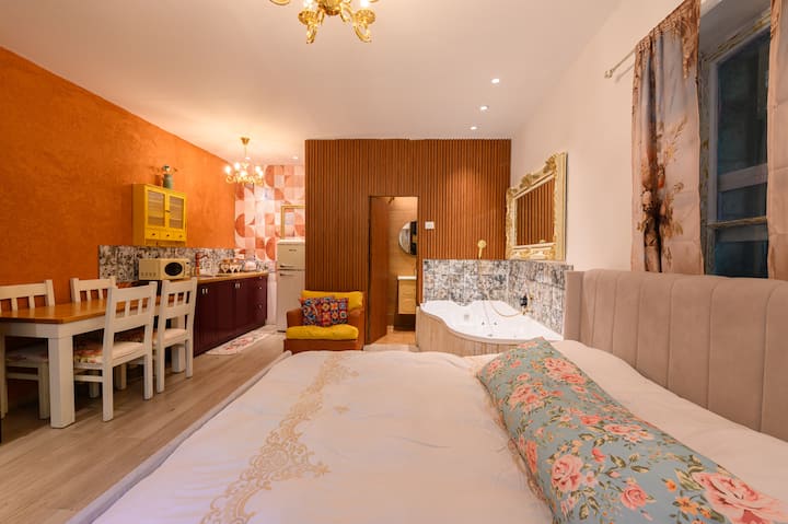 מרגוע בכרם- דירת סטודיו מהממת עם ג'קוזי וחצר פרטית - Jerusalem