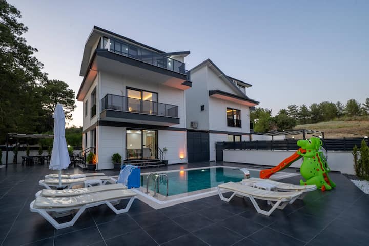 Fethiye Seydikemer’de Havuzlu Büyük Villa - Ören
