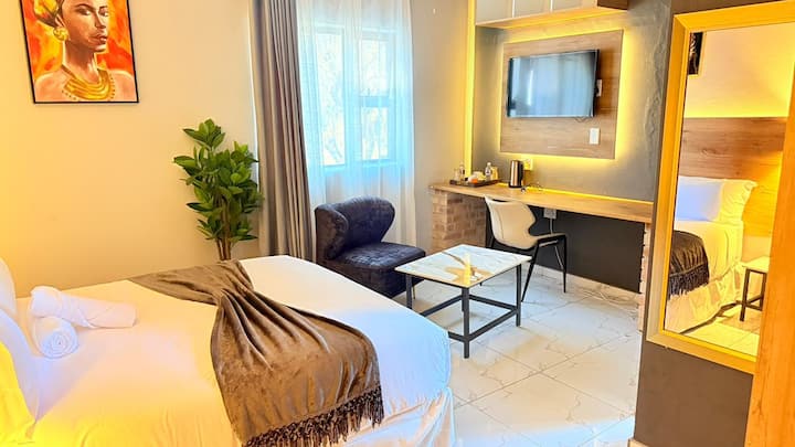 Nexus Luxury Lodge C(netflix,free Wifi,dstv) - Springs
