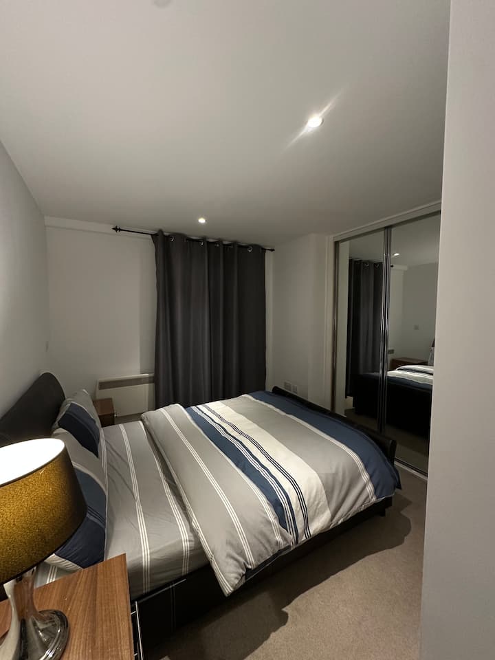 Cosy Dockside Apartment - Leeds