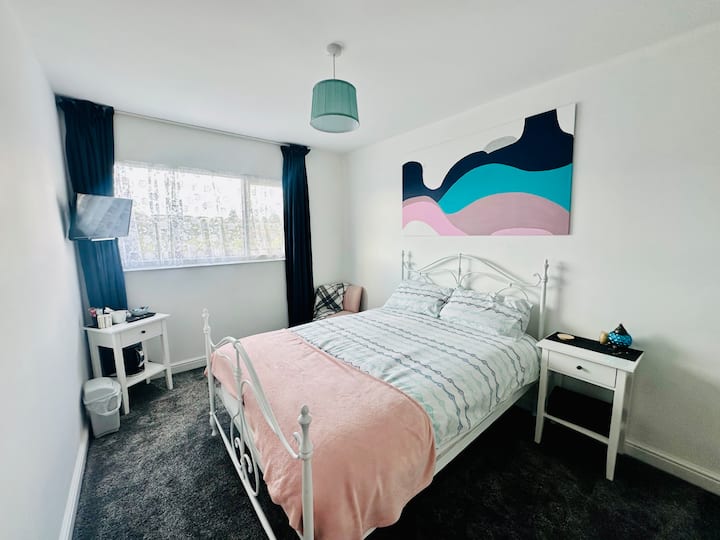 Bright & Cosy Room | Wifi, Smarttv & Free Parking - Haverfordwest