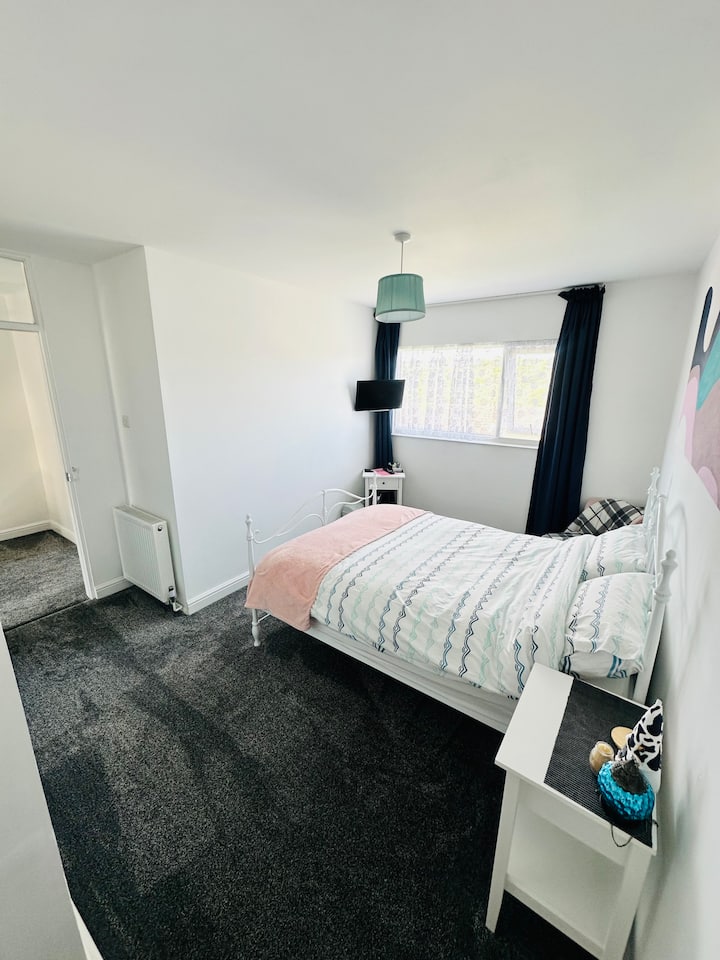 Central Double Room With Free Parking - Milford Haven