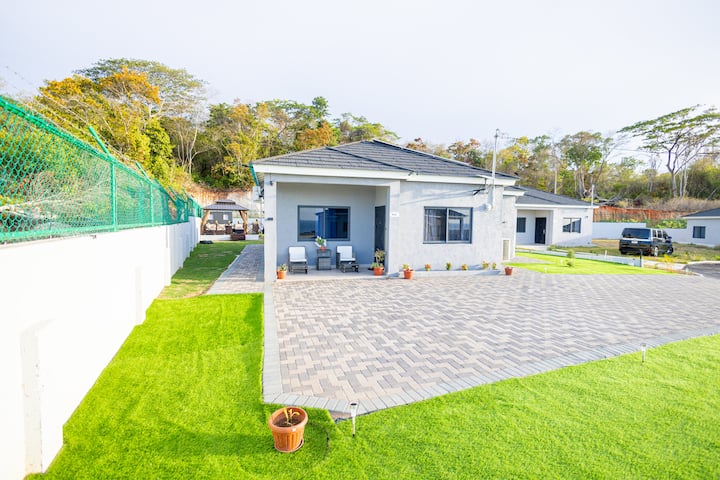 Sunset Sea-renity Villa - Jamaica