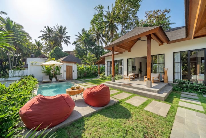 Cozy 2br In Lush Ubud With Spacious Pool & Patio - Ubud