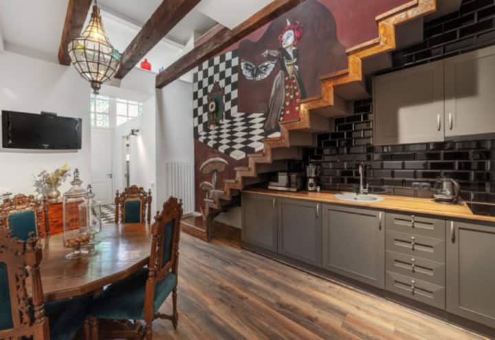 Back To Wonderland – Alice Loft - Tbilisi