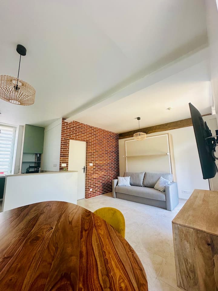 Séjour Romantique: Studio Rénové à 2 Pas Du Centre - Senlis