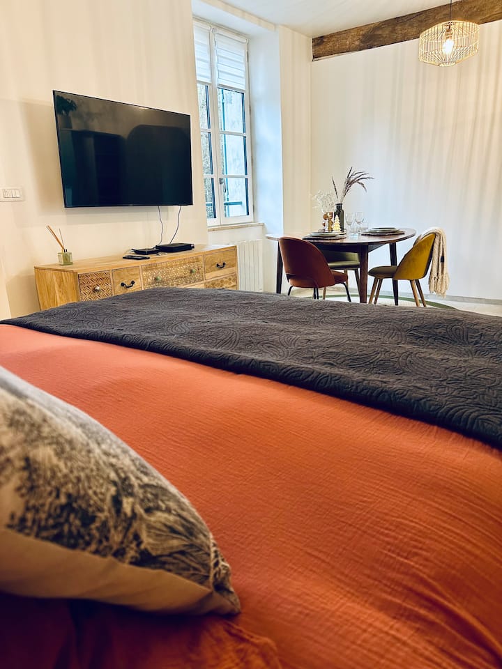 Séjour Romantique: Studio Rénové à 2 Pas Du Centre - Oise