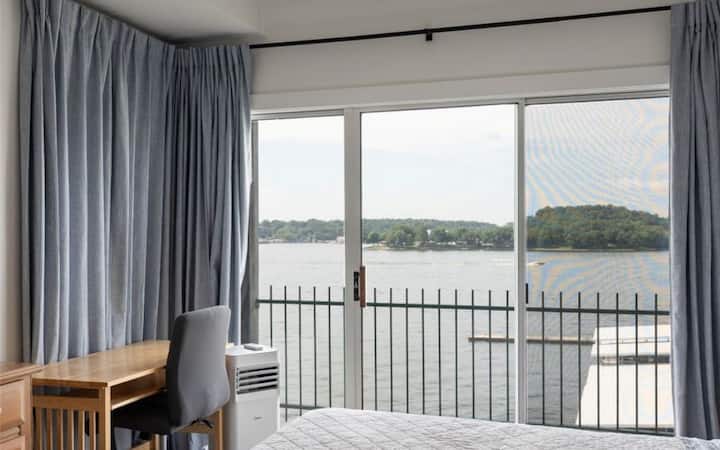Sunset Hideaway Near Bagnell Dam - Lake Ozark, MO