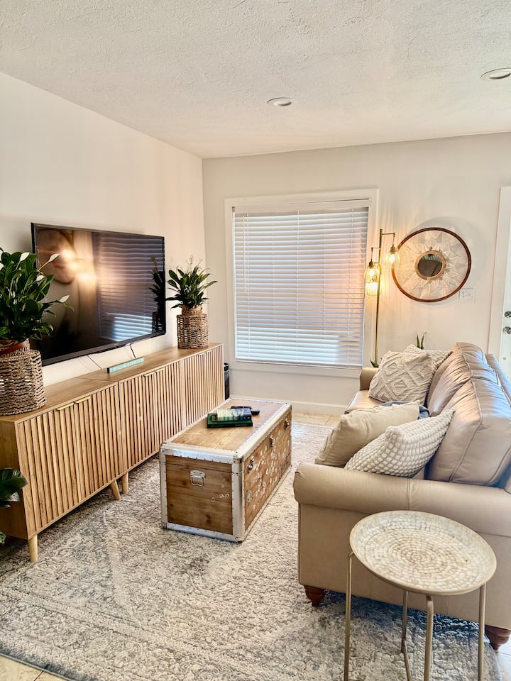 Casa Bird/near Fiu & Hca - South Lake, Miami
