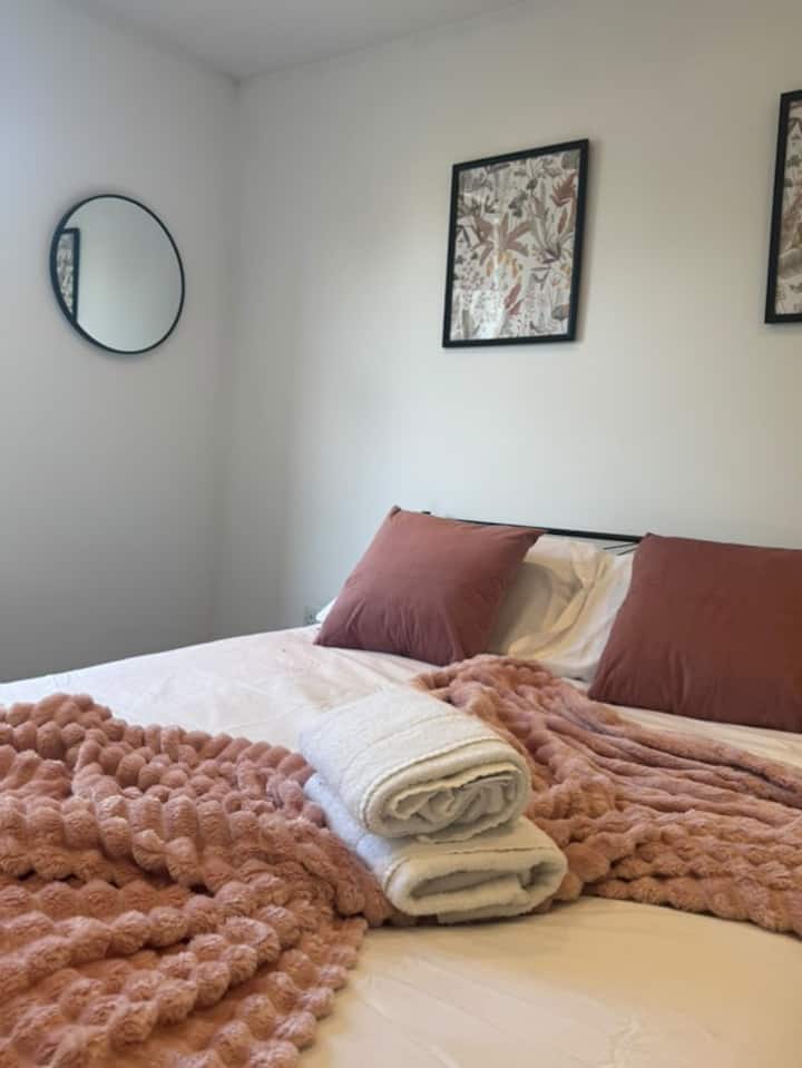 7 En-suite Bedrooms+free Parking - Herne Bay