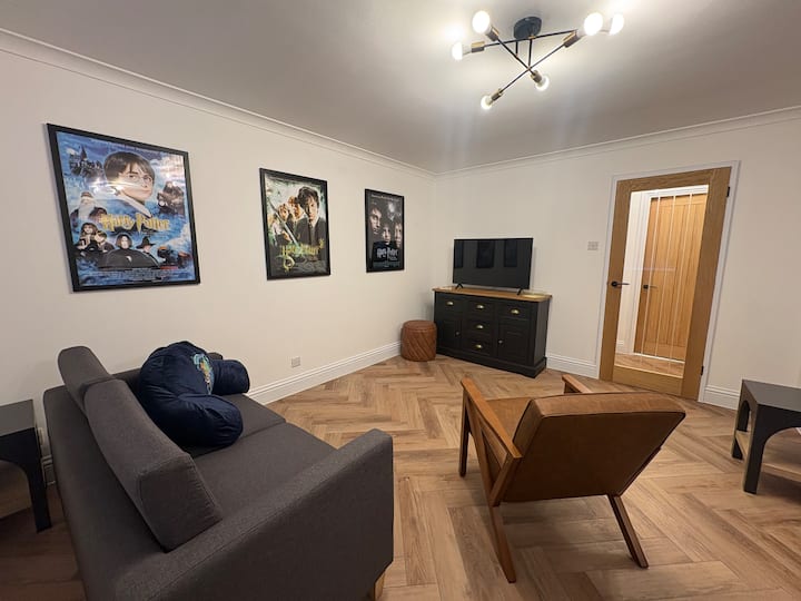 Wizards Retreat By Harry Potter Studios, Parking - Saint Albans