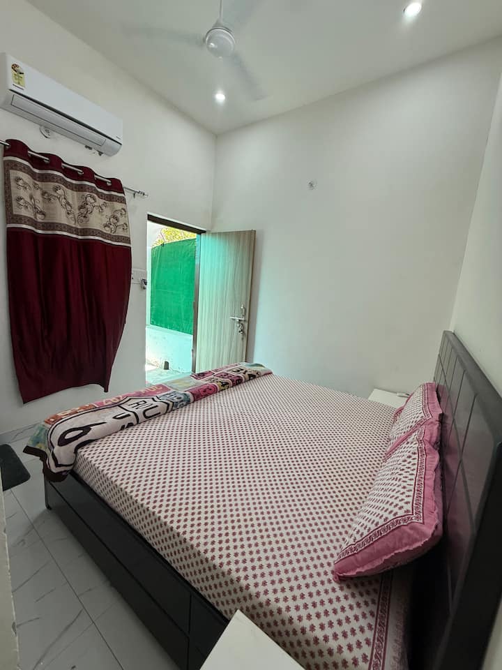 Cozy Family Homestay Near Taj - Agra
