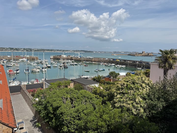Stylish Harbour Front Apartment - Jersey