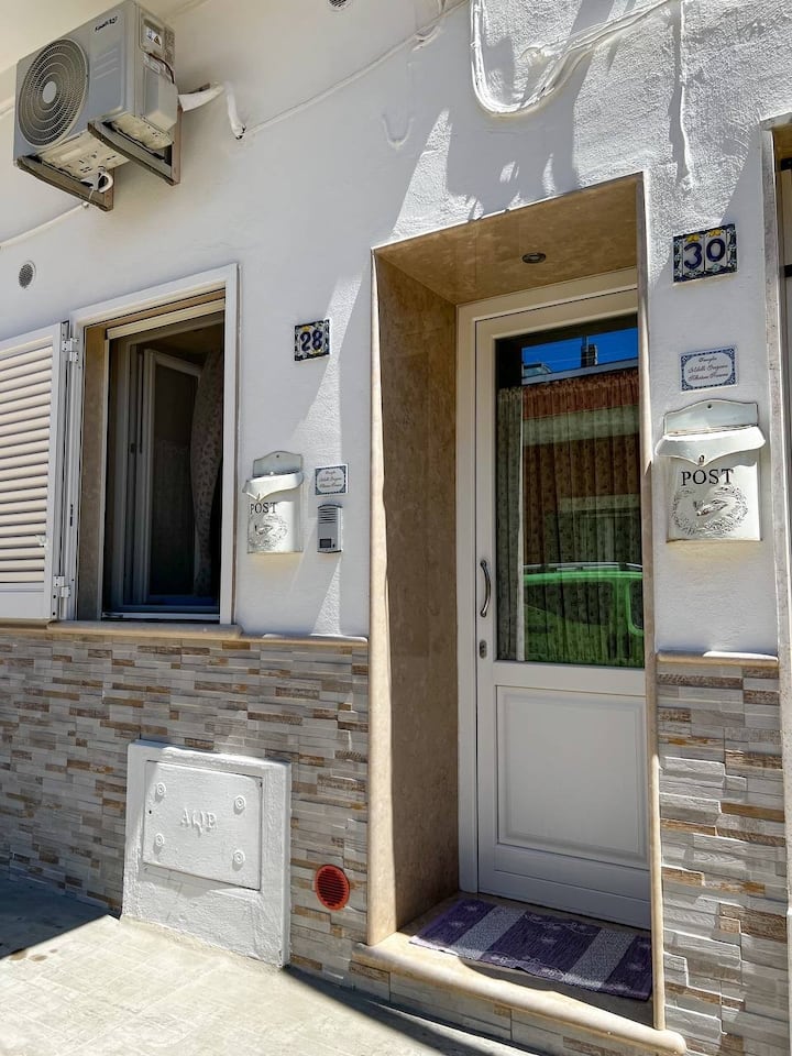 "I Tre Fiorellini". - Galatone