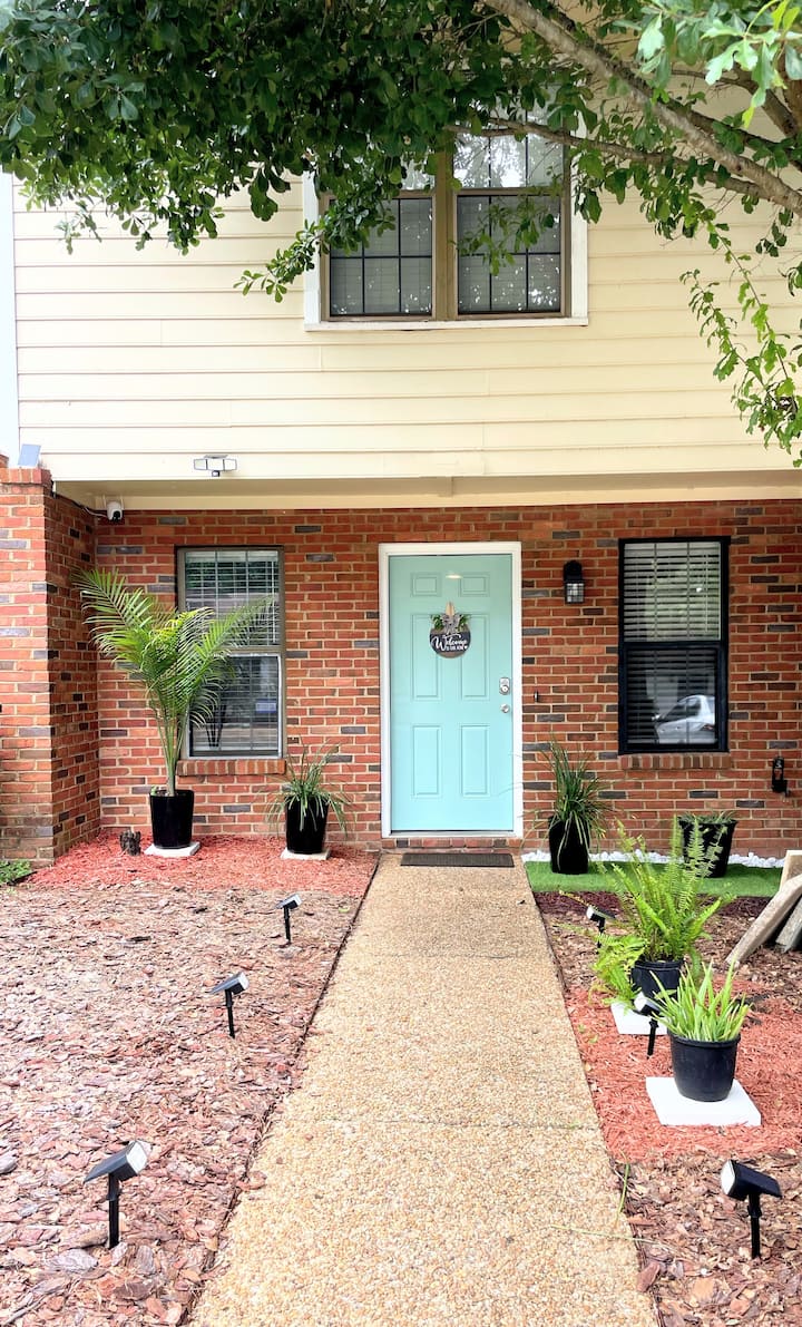 Relaxing, Quiet And Beautiful Townhouse - Tallahassee, FL