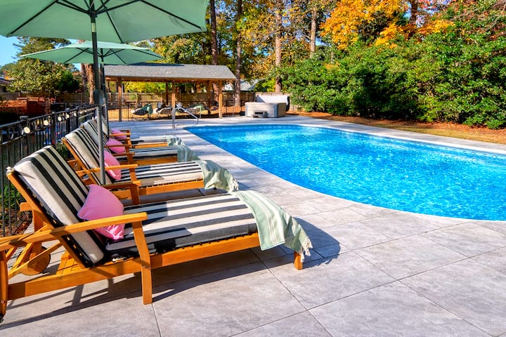 Luxury Stay W/hot Tub, Pool, Game Room & Speakeasy - Fayetteville, NC