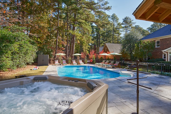 Luxury Stay W/hot Tub, Pool, Game Room & Speakeasy - Fayetteville, NC
