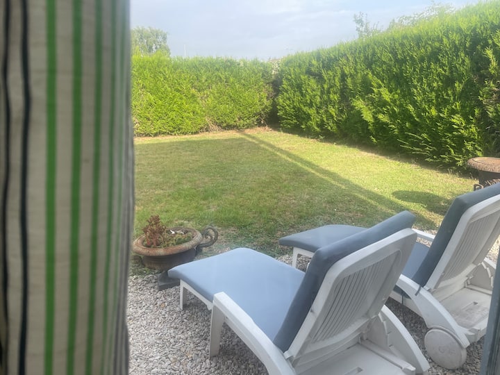 Charmante Maison De Ville Avec Jardin Et Garage. - Péronne