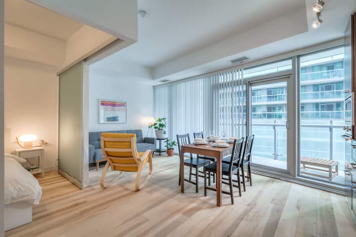 Chic Downtown Condo With Balcony & Fast Wifi - Toronto