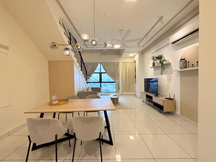Spacious And Cozy 2br Duplex@arte Mont Kiara - Petaling Jaya