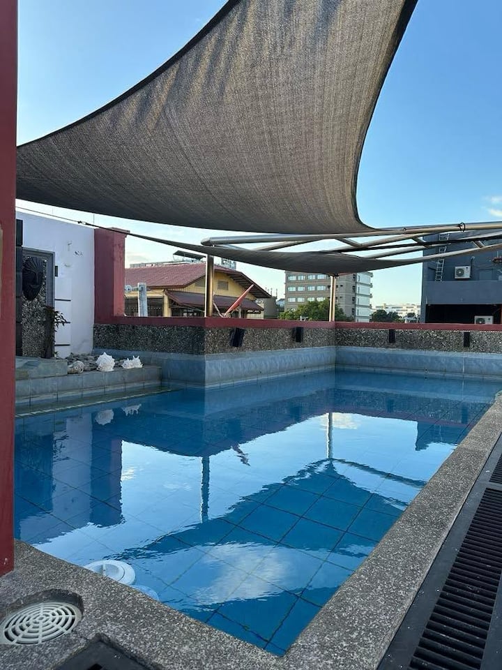 Modern 2br Condo Unit W/ Upfront Swimming Pool! - Angeles