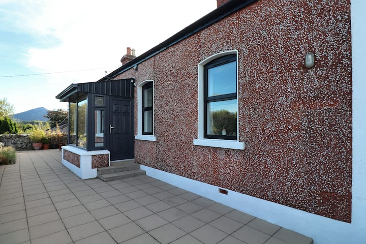 Rose Cottage · Sugarloaf & Sea Views · Enniskerry - Greystones