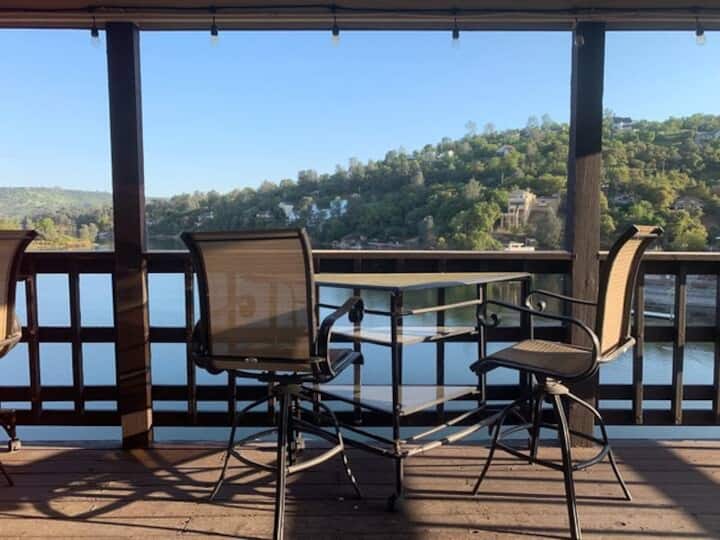 Lake Tulloch: Stay, Play, Relax… - Copperopolis