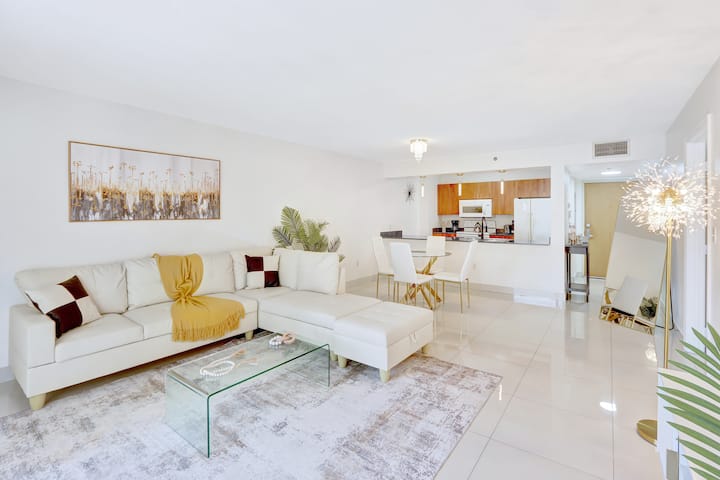 Newly Renovated Brickell Stay W/ Views & Amenities - Miami, FL