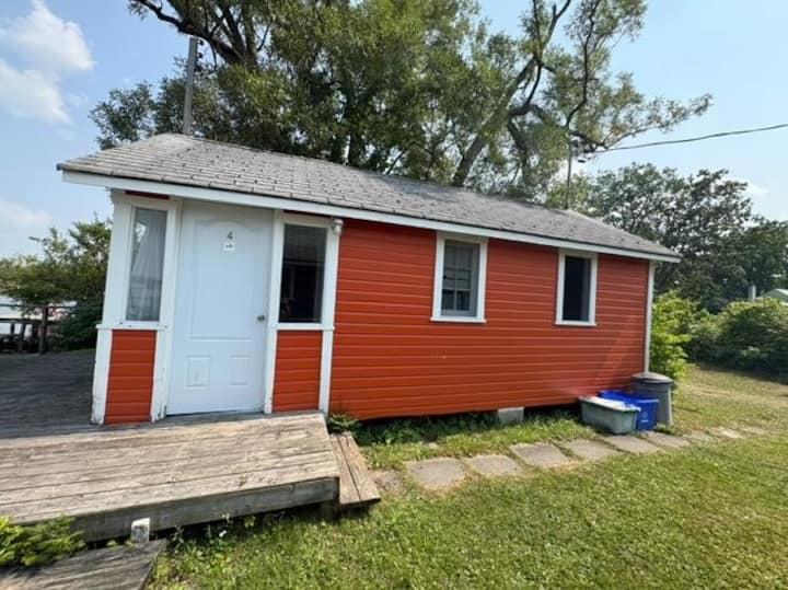 The Orange Cottage - Fenelon Falls