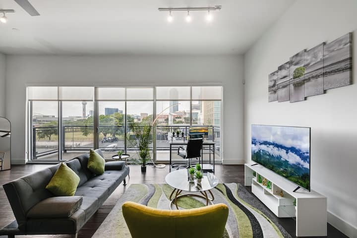 City View 1br | Gym | Free Parking | Workspace - 