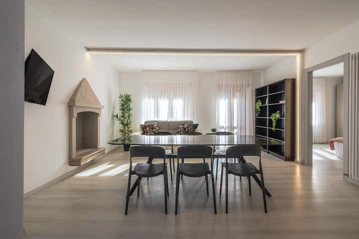 Comodo Al Centro Con Posto Auto E Vista Monti - Schio