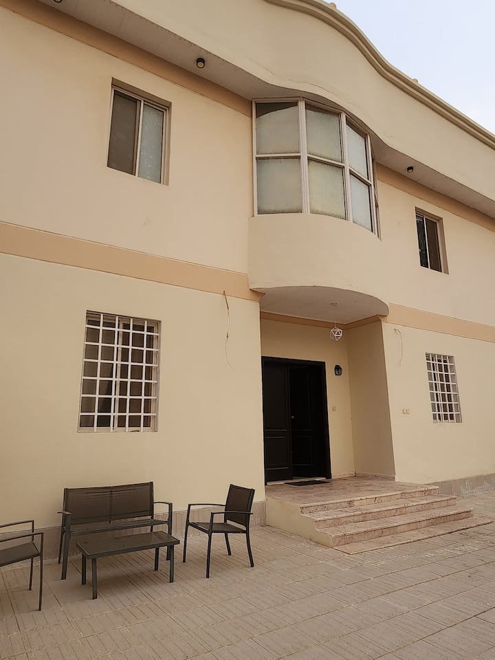 شقه/فيلا قريبه من البحر والملعب - Jeddah