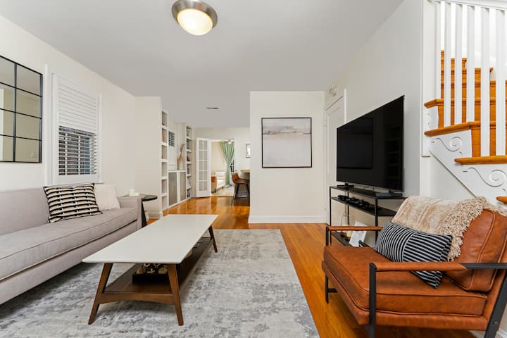 Charming Glover Park Townhouse - Bethesda, MD