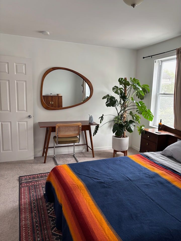 Hampden Haven - Jh & The Avenue - Baltimore, MD