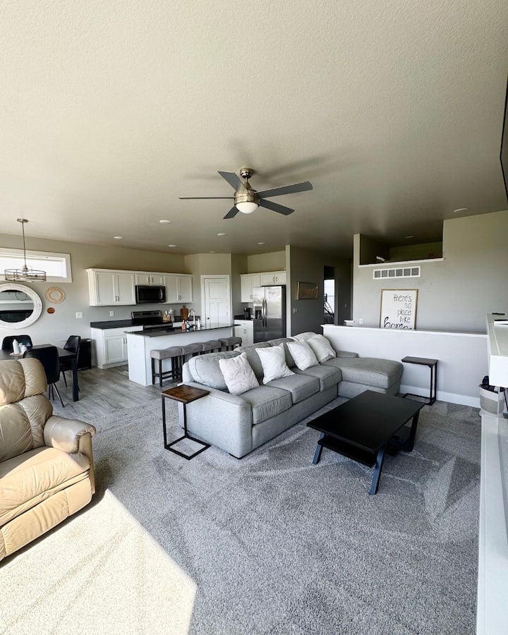 Cozy 4 Bedroom Home In Ankeny - Ankeny, IA