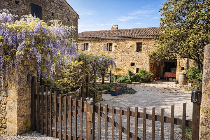Family-friendly Stone Gîte - Pool, Bbq, Games Room - Lot