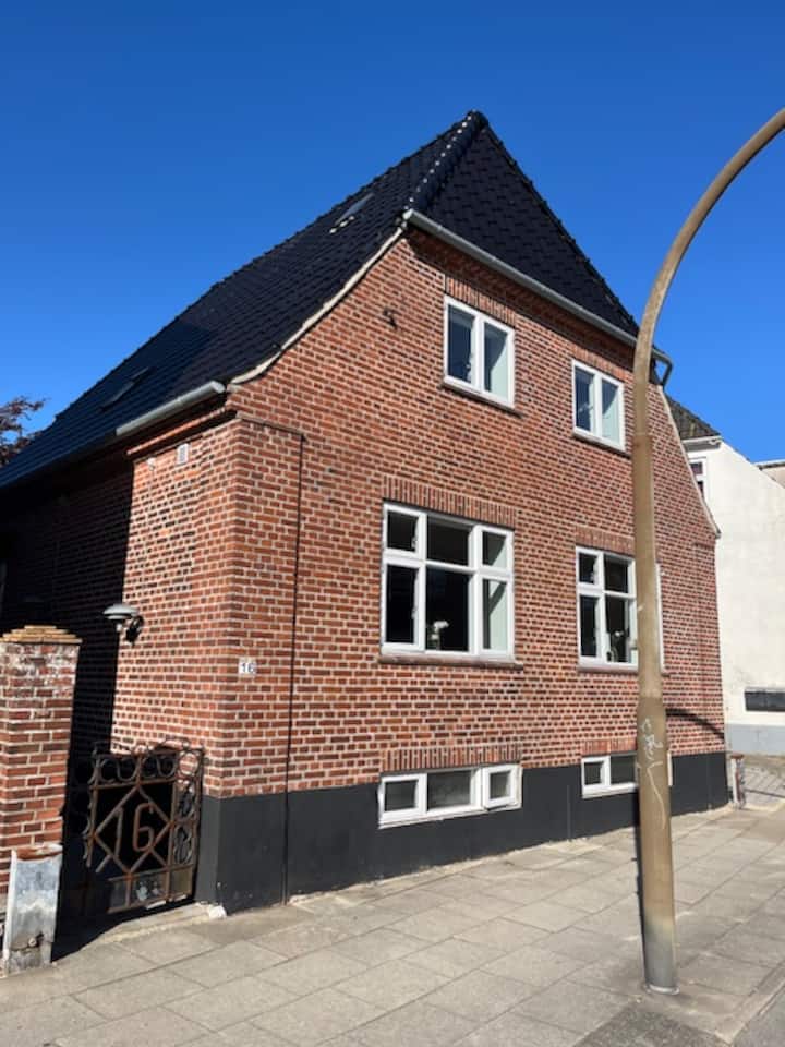 Byhus Tæt På Centrum - Esbjerg