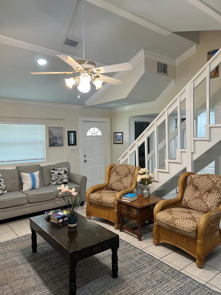 Charming Home In Pensacola - Pensacola, FL