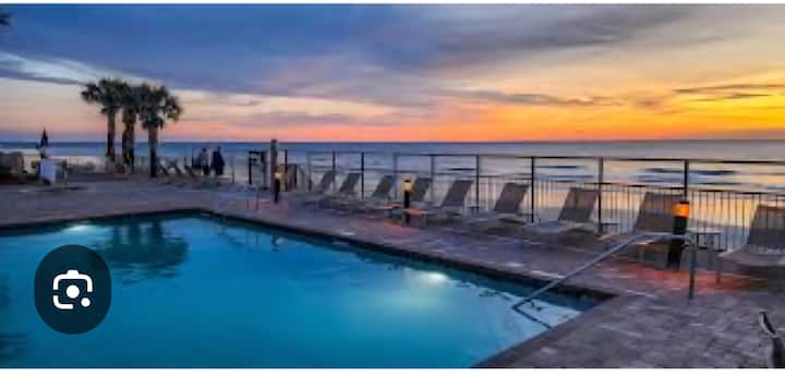 Oceanside Apartment With Seaview - デートナ・ビーチ, FL