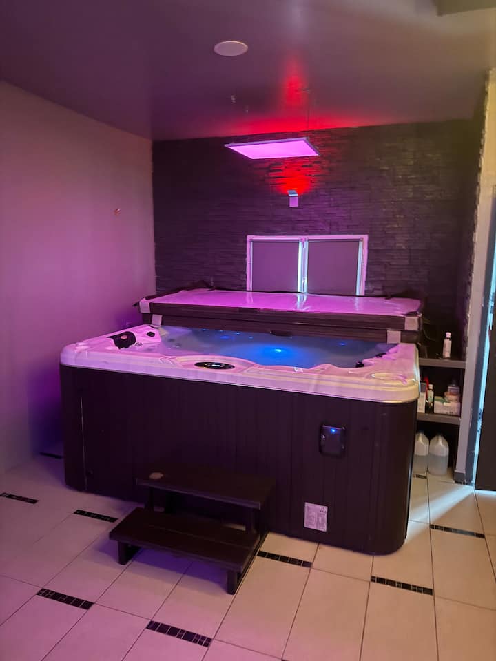 Piscine & Jacuzzi, Chambre Cosy - Saint-Étienne