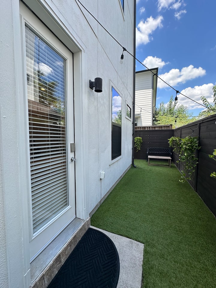 Southwest-inspired Hideout | 5 Mins From Downtown - Houston, TX