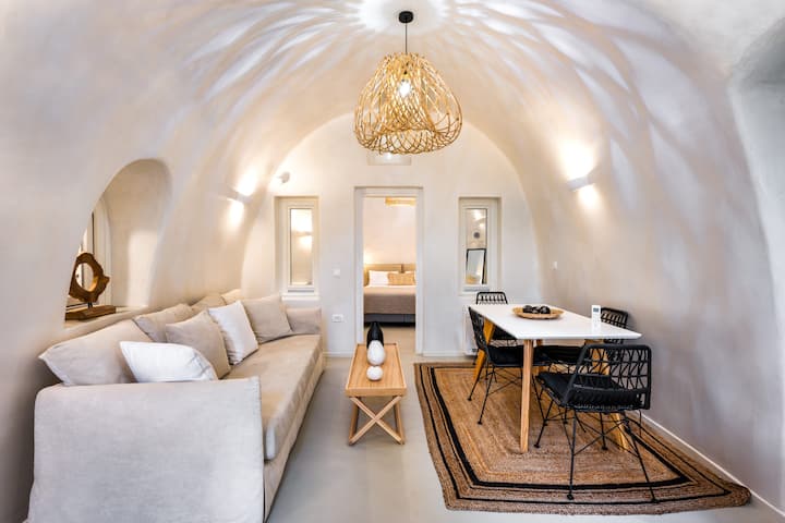 Hillsuites - Royal Cave Suite With Indoor Hot Tub - Santorini