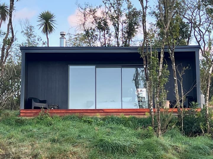 Private Studio Unit Above Waters Edge - Lake Taupo