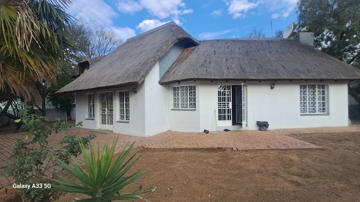 3 Bedroom House In Buccleuch - Midrand