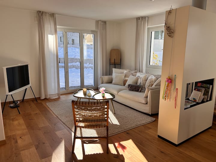 Sonnige 3.5 Wohnung Neu Renoviert In Savognin - Savognin