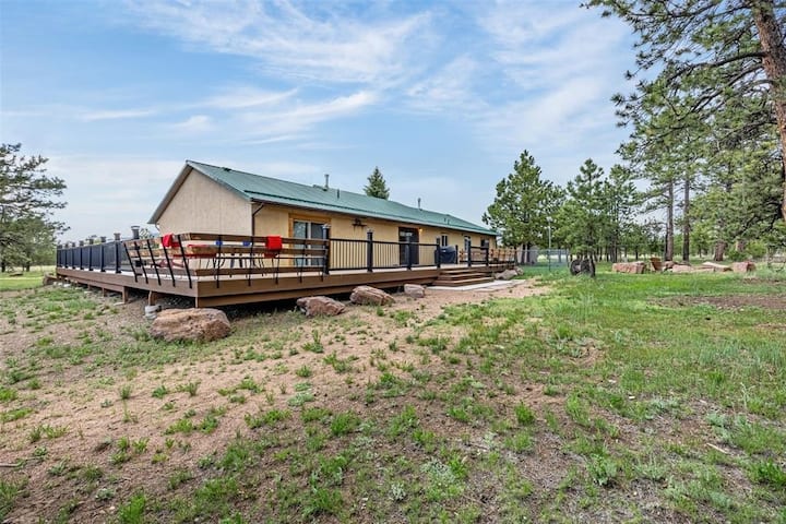 Cozy 3-bed Guffey Haven W/ Views - Cripple Creek, CO