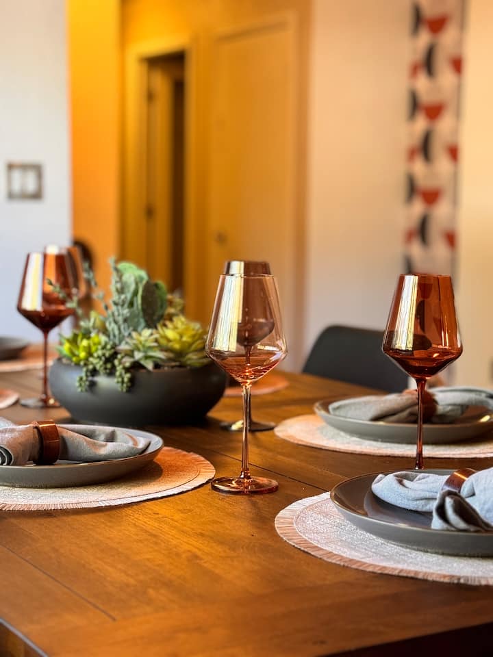 Massive Pool, Outdoor Oasis, Gym, Games & 6 Beds! - North Las Vegas, NV