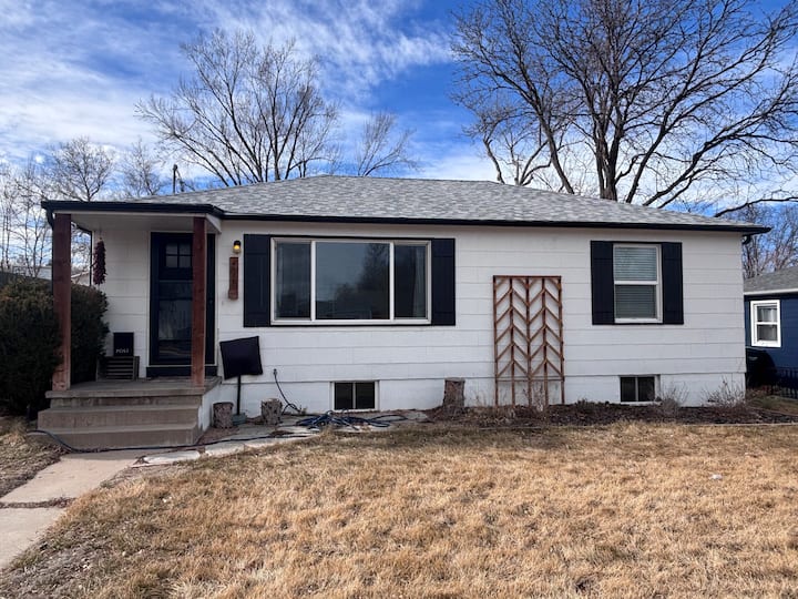 Easy Mountain Access Bungalow - Littleton, CO